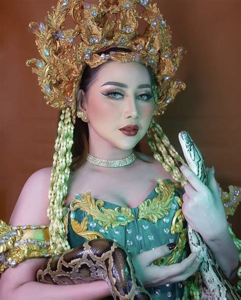 Foto Gaya Glamour Luluk Nuril Istri Polisi Yang Bentak Siswa Magang