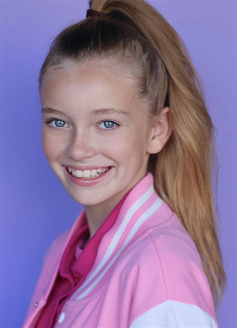 Kendall Graces Instagram Twitter And Facebook On Idcrawl