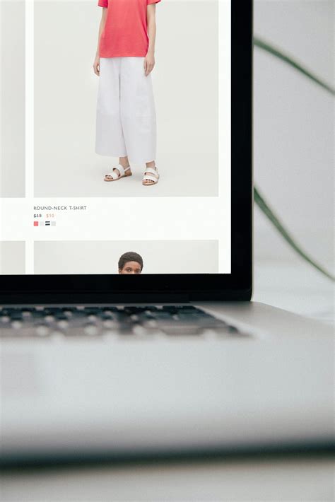 Ecommerce Vs Mcommerce Key Differences And What They Mean For Retail