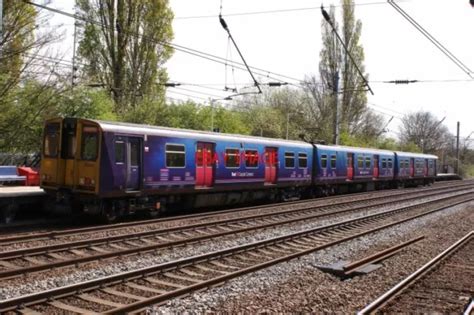 Photo Class 313 3 Car Emu No 313 042 At Welham Green On A Welwyn Garden
