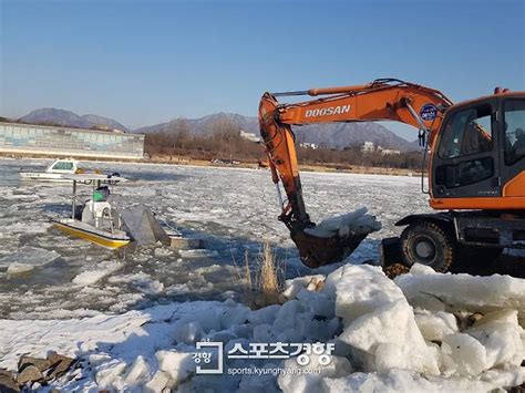 미사리 경정장 연이은 한파에 얼음과 사투