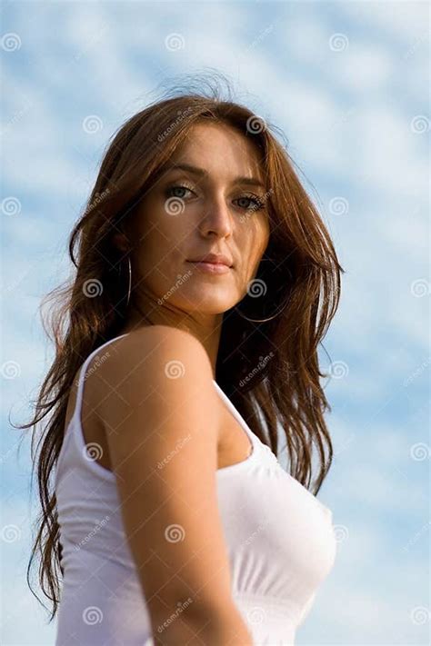 красивейшее море девушки стоковое фото изображение насчитывающей персона 19040626