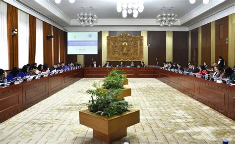 Гэр бүлийн хүчирхийлэлтэй тэмцэх хуулийн төслийн хэлэлцүүлэг болов