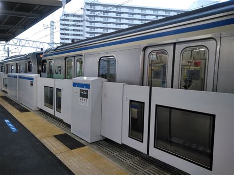 新小岩駅にホームドア設置 人身事故を防止
