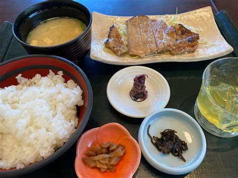 前原誠司 昨日のお昼は、京都市左京区八瀬花尻町の「竈炊き立てごはん 圡井」さんで、「豚西京焼御膳」をいただきました。魚の西京焼は食べたこと