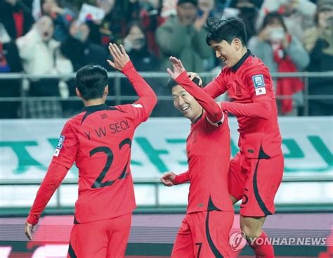 축구팬 선정 올해의 골은 싱가포르전 손흥민 왼발 감아차기 한국경제