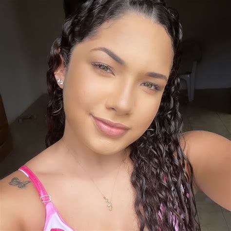 Júlia Juliia Aj On Threads