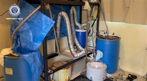 What A Suburban Sydney Drug Lab Really Looks Like 7news