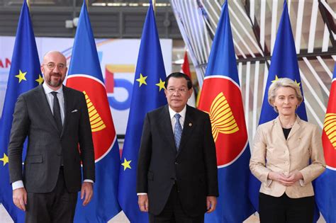 បាតុករទាមទារឱ្យមានការគោរពសិទ្ធិមនុស្ស ខណៈលោក ហ៊ុន សែន