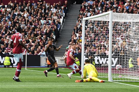 West Ham 2 2 Arsenal Gunners Suffer Big Blow In Title Race Premium