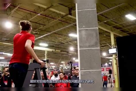 老外发明“水钻”打孔神器,10秒钟打穿混凝土墙,一点灰尘都没有 老外发明“水钻”打孔神器,10秒钟打穿混凝土墙,一点灰尘都没有