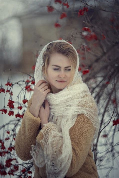 Девушка в белом платке Зимняя фотография Фотосъемка Фотосессия