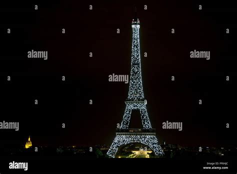 Eiffel Tower Twinkling Stock Photo Alamy