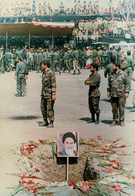 عکس‌های بی‌نظیر و کمتر دیده شده از تشییع پیکر امام خمینی مسائل کمتر گفته شده از ماجرای ارتحال