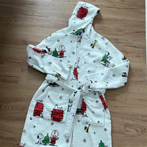 Berkshire Intimates And Sleepwear Berkshire Blanket Peanuts Robe Poshmark
