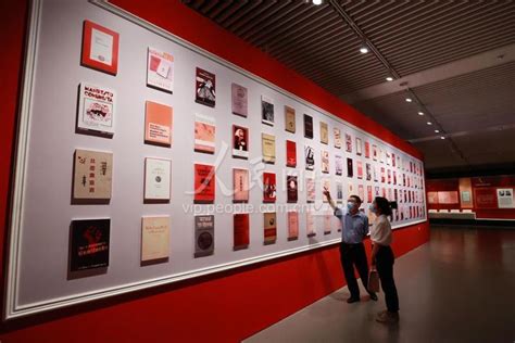 北京共产党宣言专题展受关注 人民图片网