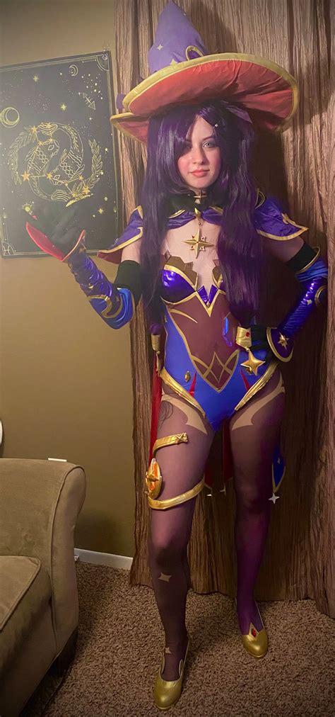 Mona Cosplay 💧🪄🔮 Genshin Impact Hoyolab