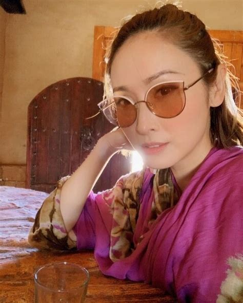 《嫁到這世界邊端3》開拍！陳貝兒走訪尼日利亞、埃及驚險橫生！ Elle Hk