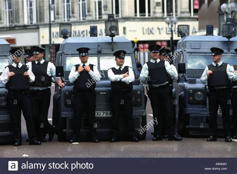 병참과의 총기봇🏳️‍🌈 On Twitter 같은 이유들이 대충 있습니다 꼭 손을 집어넣지 않더라도 목부위를 잡고만 있는다던가 조끼나 베스트 사이드를 잡고 드는 등의