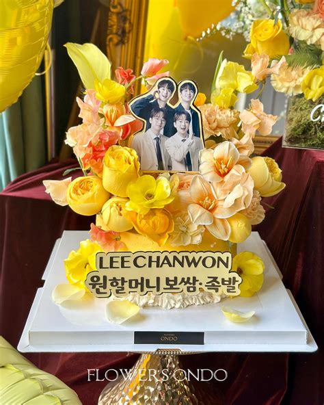 꽃의온도 연예인케이크 촬영장서포트 웨딩케이크 연예인서포트 생화케이크 모형케이크 ☝🏻원할머니 보쌈 족발 × 이찬원 가수님 🧡 멋진 가수님의 Cf 촬영을 응원하기위해