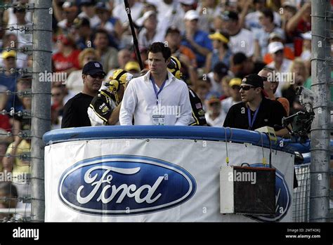 Nascar Ford 400 Honorary Starter Nick Lachey At Homestead Miami
