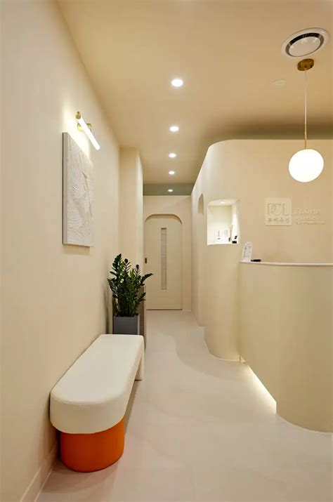 부드러운 아이보리톤 내부 모던 컨셉 10평 뷰티샵 인테리어 시흥 은행동