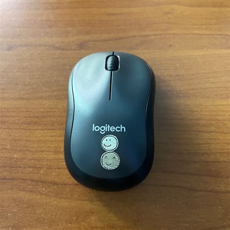 Wireless Logitech Mouse M221 Computers And Tech Parts And Accessories Mouse And Mousepads On Carousell