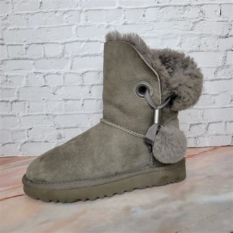 Cute Winter Outfits With Grey Uggs