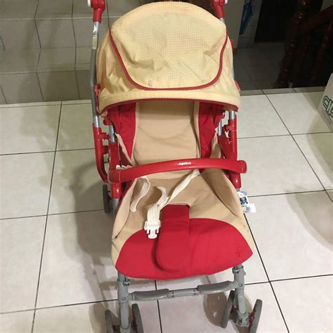 Aprica二手雙向手推車 嬰兒及兒童 外出用品 安全座椅在旋轉拍賣
