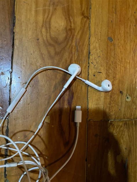 Apple Iphone 11 Earphones Audio Earphones On Carousell