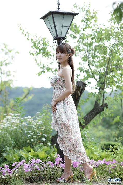 Heo Yun Mi Outdoors In A Strapless Dress The Most Beautiful Girl In The World