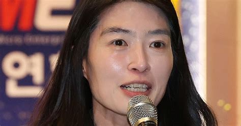 축사하는 정신아 카카오 대표 내정자