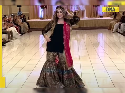 After Ayesha Another Cute Pakistani Girls Elegant Dance On