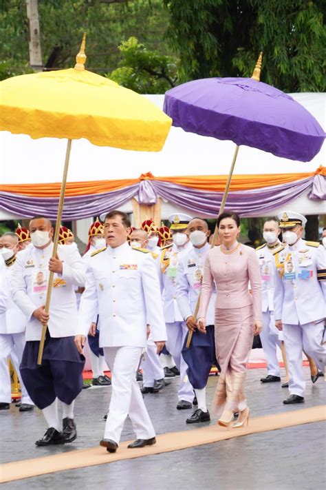 ชมภาพ ในหลวง พระราชินี ทรงเปิดพระบรมราชานุสาวรีย์ ร 5 ทอดพระเนตรนิทรรศการเฉลิมพระเกียรติฯ 150 ปี