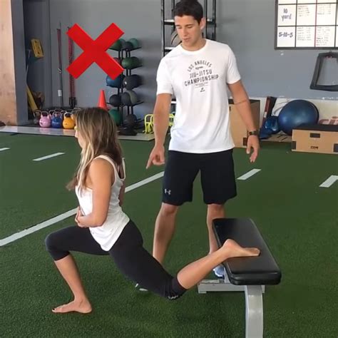 김리오🥋 On Twitter 요 영상에서 왼쪽의 스탠스로 하면 허리에 과도한 아치가 만들어지는 등등의 이유로 오른쪽처럼 하라고 하는데 나도 저런 스탠스로 하게 되지만