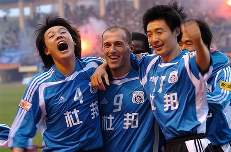大连足球史上今天：2005年中超实德2 0武汉 足球城创造八冠王伟业财经头条