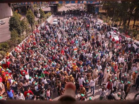 Farmers Protest Massive Traffic Jams At Delhis Exit And Entry Points
