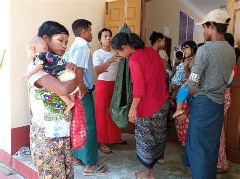 ရွှေသောင်ယံမြို့ ကျေးလက်ကျန်းမာရေးဌာနခွဲတွင် ကလေးများနှင့် ကိုယ်ဝန်ဆောင