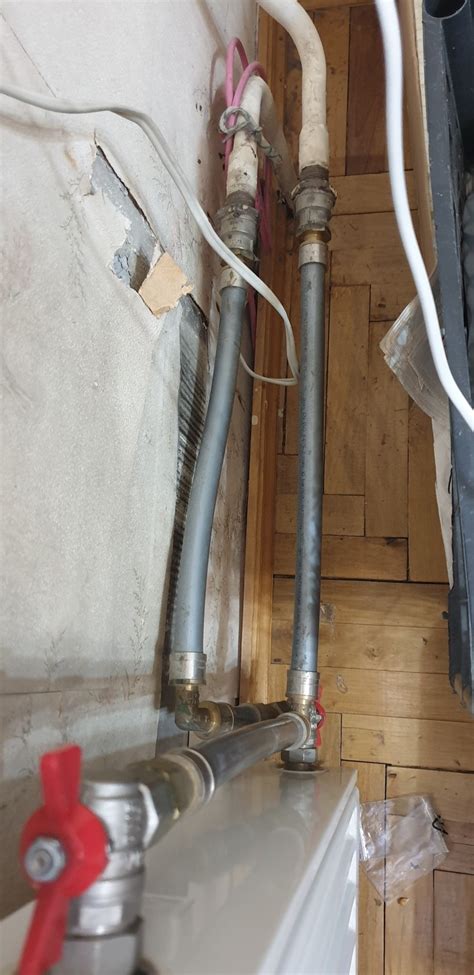 Потекла батарея отопления. Прошу помощи. | Пикабу