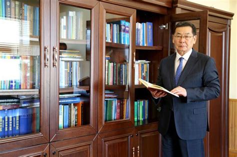 Н Лүндэндорж Үндсэн хуулийн өөрчлөлтийг УИХ өөрөө хийх нь зохимжгүй