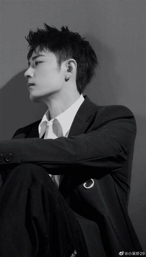 Xiao Zhan Appreciation On Twitter Photography Posing Guide Posing Guide Photography Poses