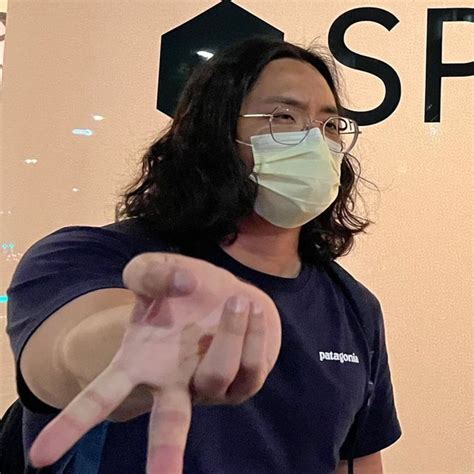 Leetcode就是面試官跟人資把面試成本推給面試者的方法而已。如果是創造一個機會稍微體驗一下跟面試者cowork的感覺也就罷了，要是寫不出來就刷掉那我也是醉ㄌ