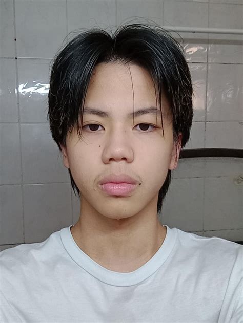 Im Trying To Figure Out If Long Bangs Looks Good On Me R Teenagers