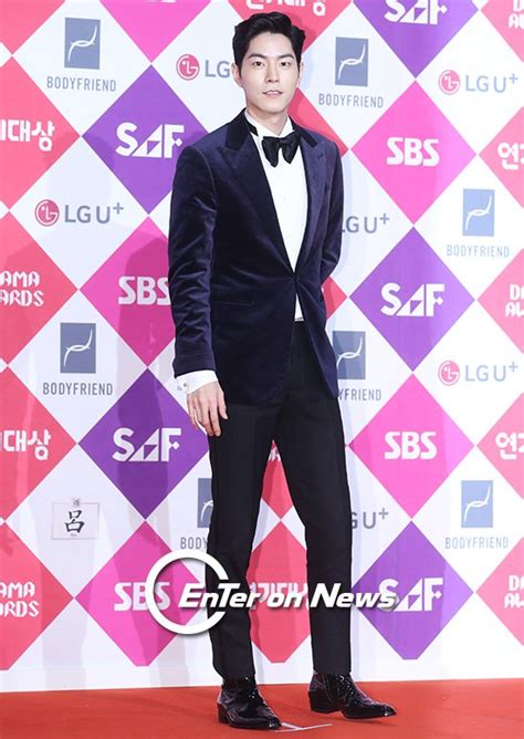 [on포토] 포즈 취하는 배우 홍종현