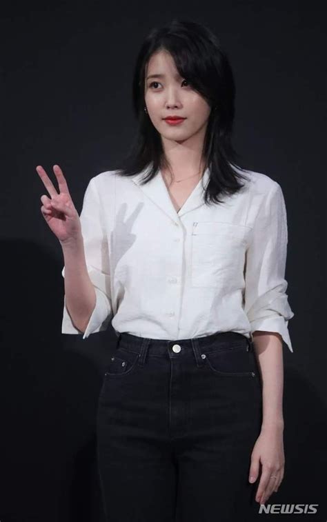 Iu Simple Outfit Iu Office Outfit Iu Shirt Korean Fashion