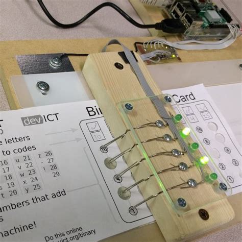 Punch Card Reader For The 10 Types Of People In The World Hackaday