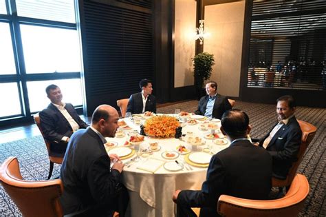 ព្រះមហាក្សត្រប្រុយណេ និងព្រះរាជបុត្រ យាងសោយព្រះក្រយាពេលព្រឹក ជាមួយសម្តេចតេជោ ហ៊ុន សែន