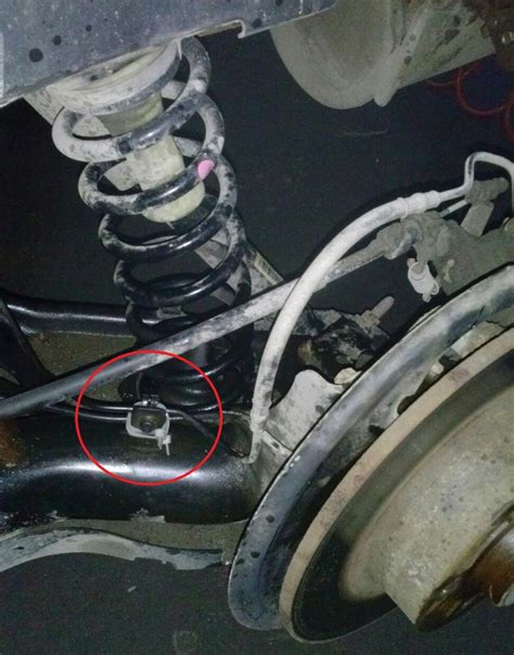 Крепление трубки тормозной системы — Renault Fluence, 1,6 л, 2011 года ...