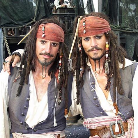 تصاویری از بازیگران مطرح هالیوود در کنار بدلکارانشان طرفداری