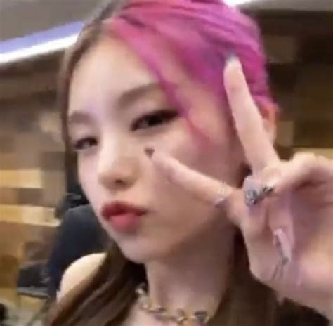 Pin By 7 On Itzy Itzy Only Girl Icon